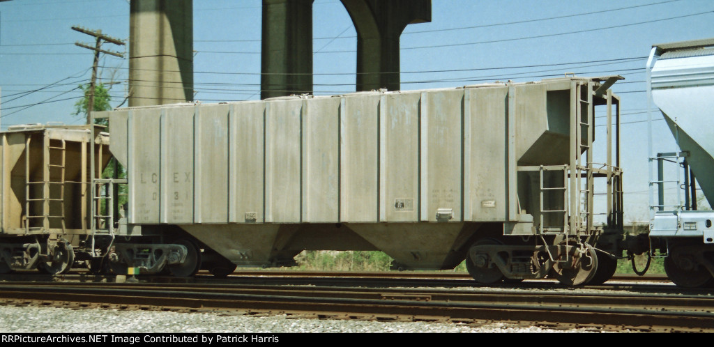 LCEX 031 Lone Star Industries Portec 3000cf 2-bay covered hopper at the west end of CSX Gentilly ...